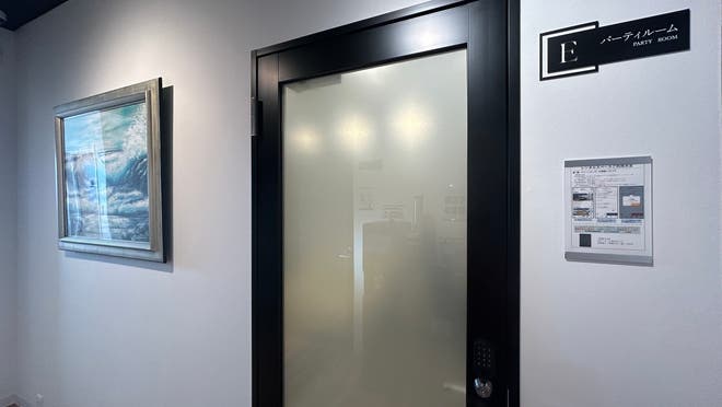 ■E:【女子会💗・推し活🌟・個室でeスポーツ🎮】90インチのプロジェクター📸とハイスペックPC💻完備の完全個室✨最大7名の写真15