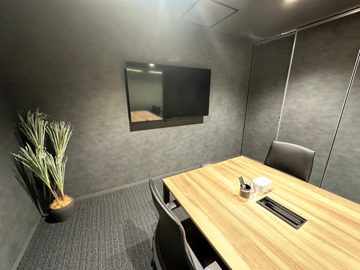 &lt;芝浦ふ頭駅徒歩3分｜8名用会議室A&gt;65インチの大型モニター完備◎会議やワークショップに最適✨の写真4