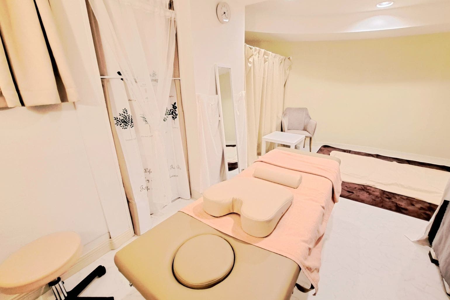 セラピスト必見【葛西駅3分】完全な個室貸切サロン/本格マットレス常設でタイマッサージも可能/エステや整体のベッド完備の写真5