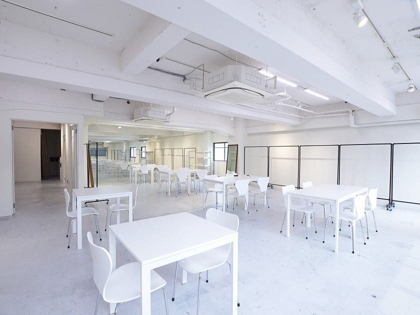 【5F-ワンフロア】300㎡の広さで自然光が窓からたっぷり差し込む、日当たり良好の明るい撮影スタジオ。【大阪市中央区】の写真4