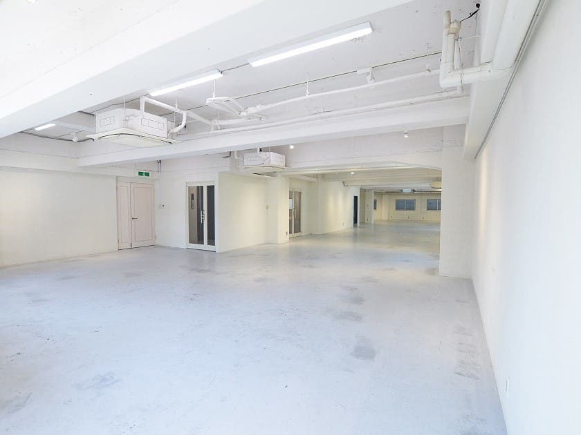 【5F-ワンフロア】300㎡の広さで自然光が窓からたっぷり差し込む、日当たり良好の明るい撮影スタジオ。【大阪市中央区】の写真8