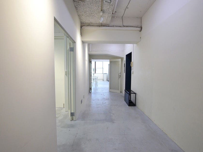 【5F-ワンフロア】300㎡の広さで自然光が窓からたっぷり差し込む、日当たり良好の明るい撮影スタジオ。【大阪市中央区】の写真9