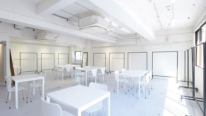 【5F-501】南向きの窓から自然光がたっぷり差し込む、日当たり良好の明るい撮影スタジオ。【大阪市中央区】の写真3