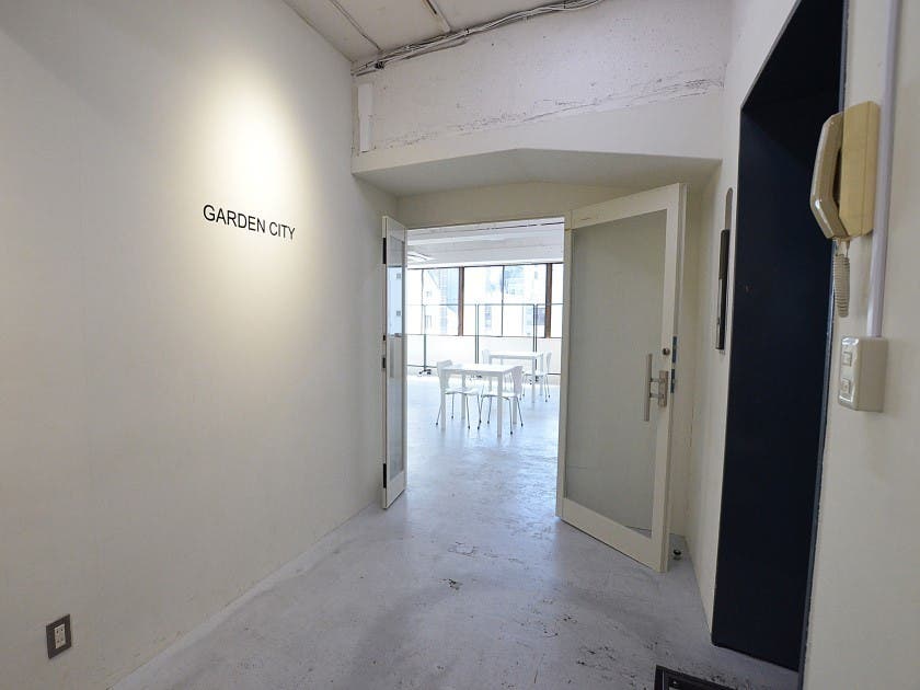 【5F-501】南向きの窓から自然光がたっぷり差し込む、日当たり良好の明るい撮影スタジオ。【大阪市中央区】の写真10