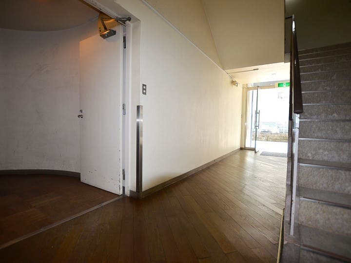 【5F-501】南向きの窓から自然光がたっぷり差し込む、日当たり良好の明るい撮影スタジオ。【大阪市中央区】の写真14