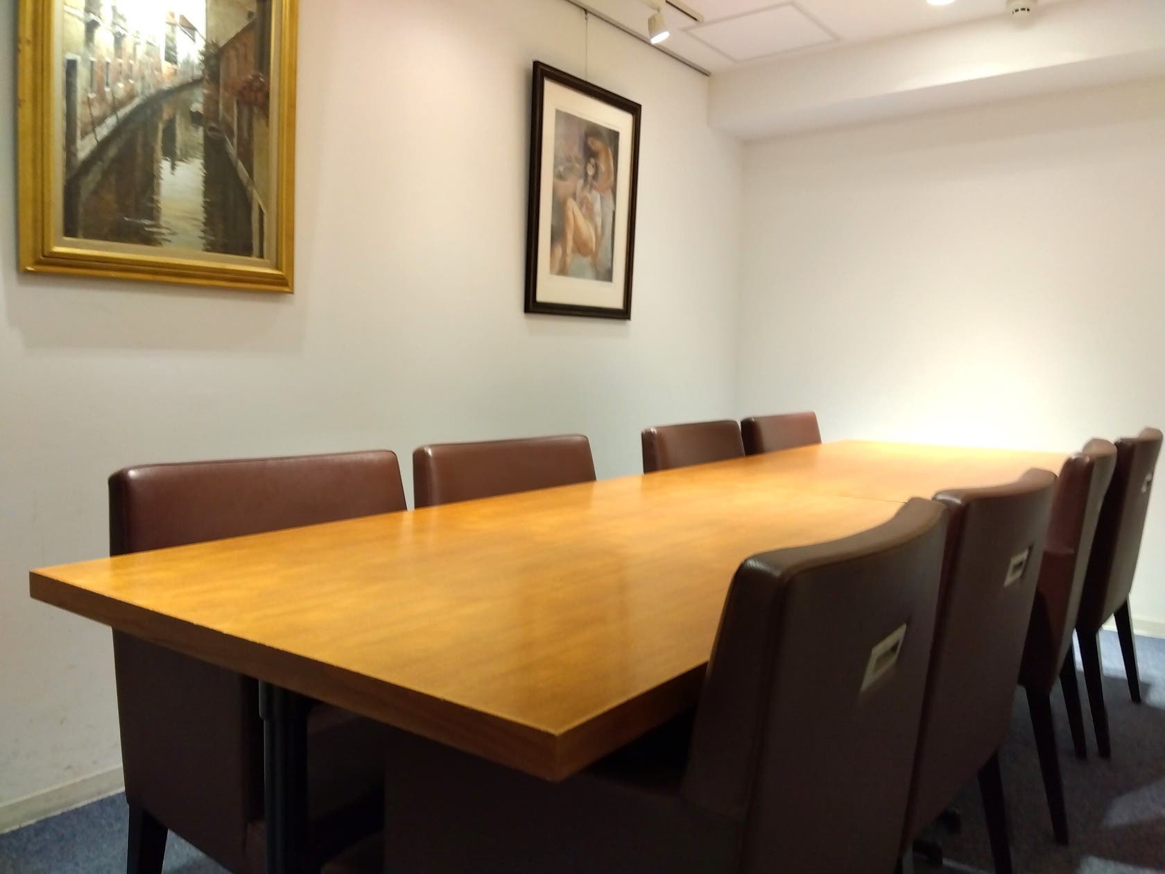 地域最安値770円～｜AI議事録の無料体験付きの会議室【roomC】の写真6