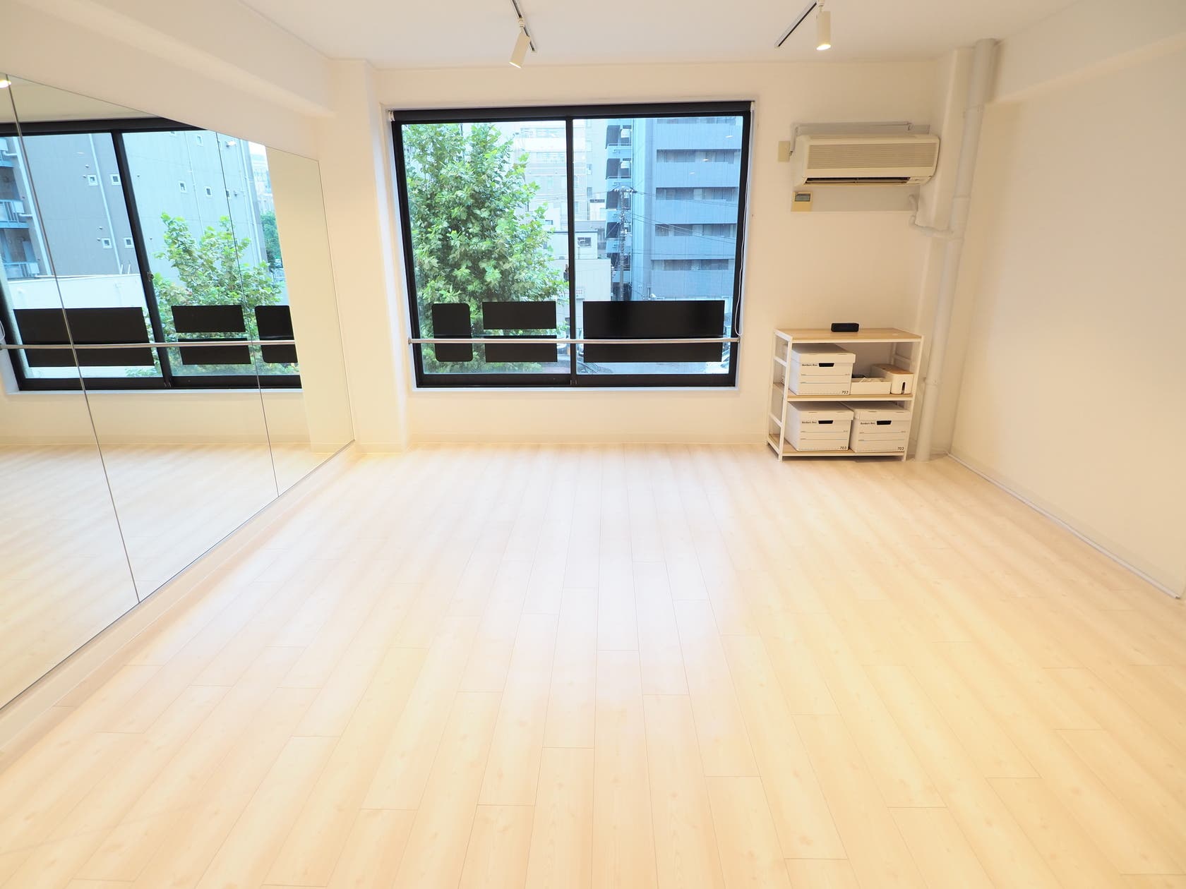 【ジャンプ・楽器OK】平日1280円✨LEDライト✨少人数の練習に最適✨大型鏡の写真3