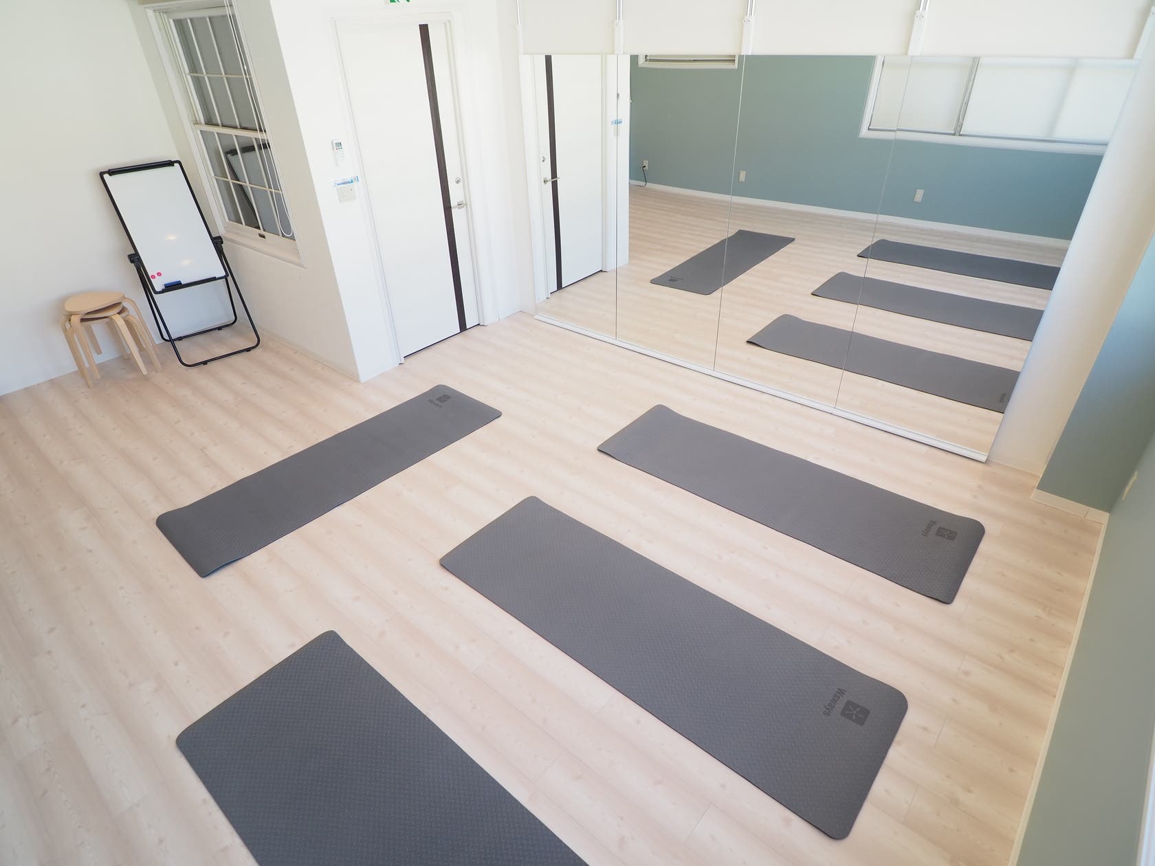 【ジャンプ・楽器OK】平日1280円✨少人数の練習に最適✨大型鏡✨元町の写真4