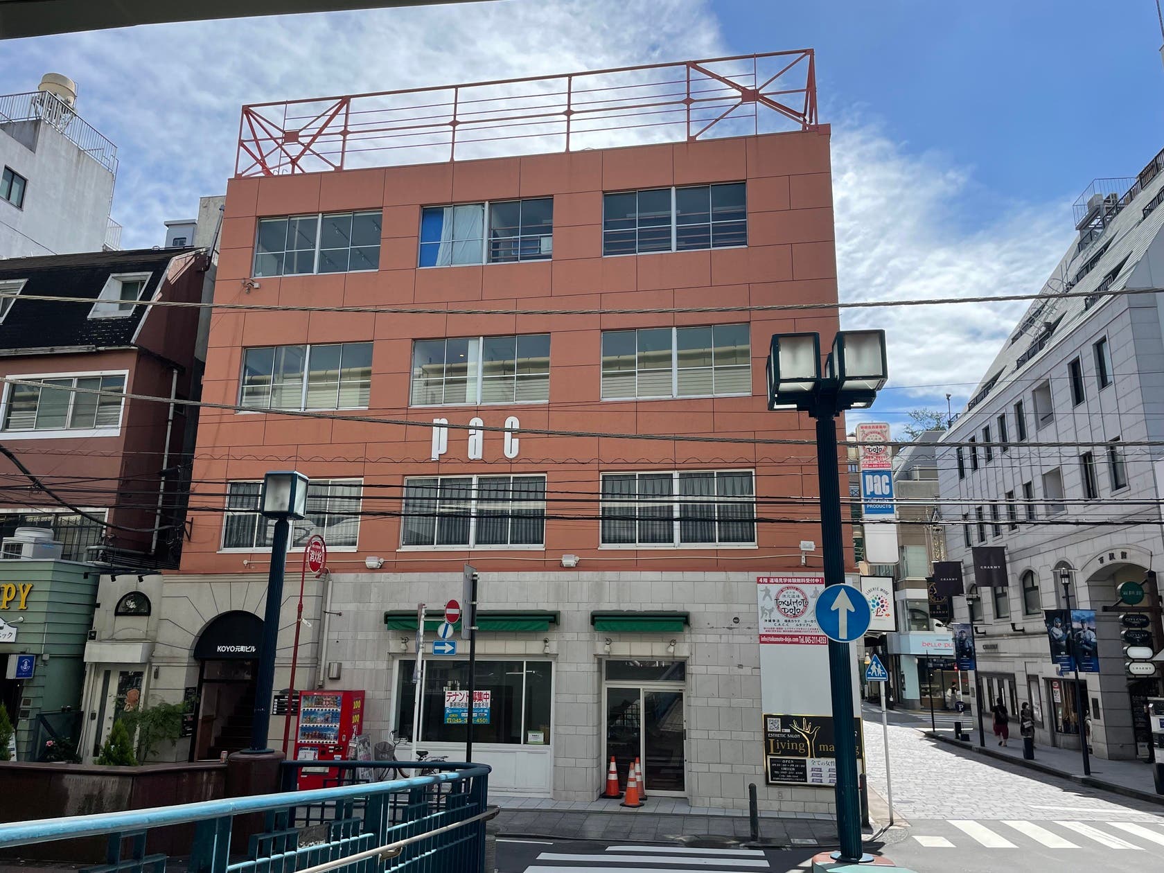 【ジャンプ・楽器OK】平日1280円✨少人数の練習に最適✨大型鏡✨元町の写真13