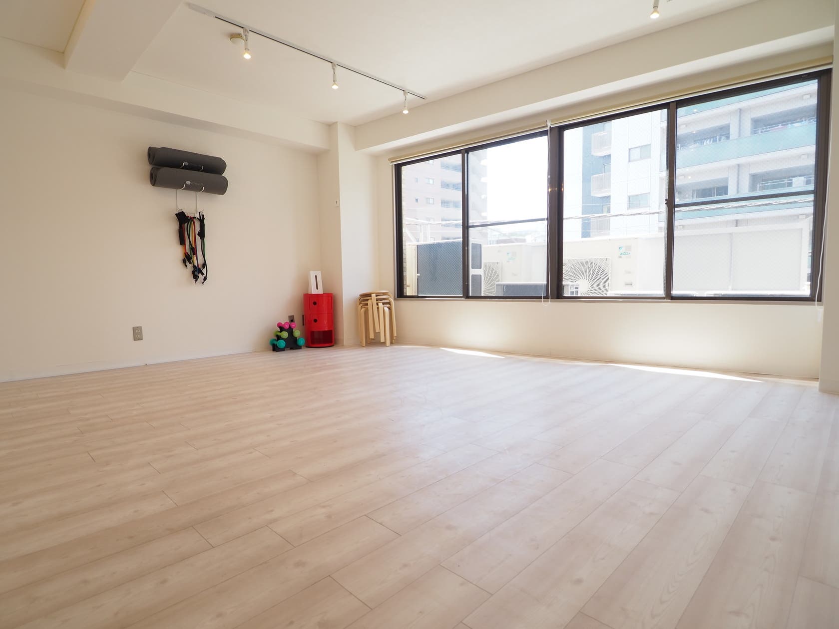 【ジャンプ・楽器OK】平日1280円✨少人数の練習に最適✨大型鏡の写真2