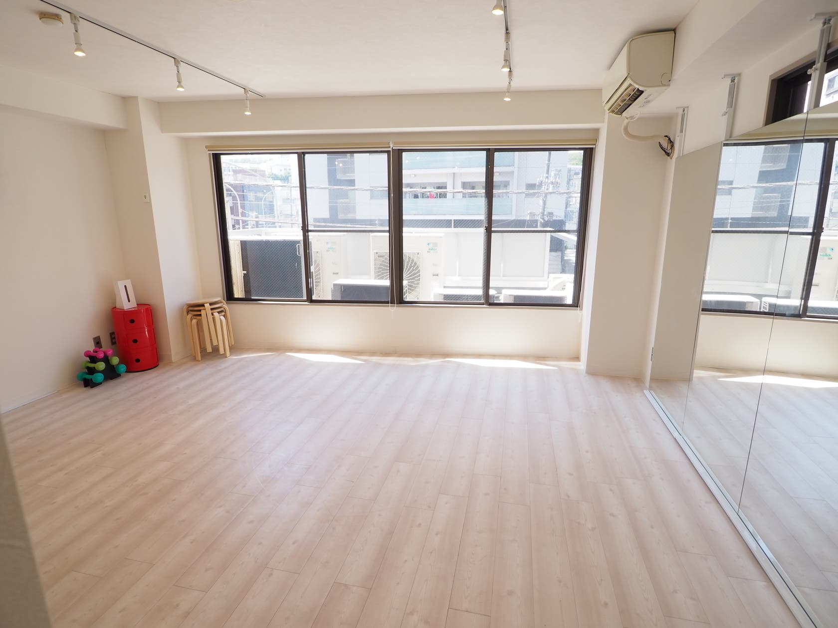 【ジャンプ・楽器OK】平日1280円✨少人数の練習に最適✨大型鏡の写真3