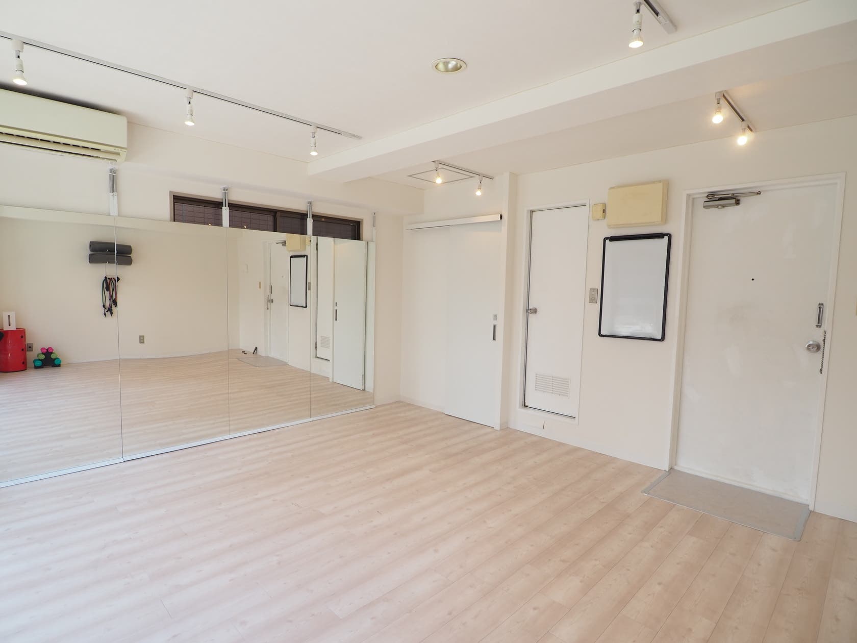 【ジャンプ・楽器OK】平日1280円✨少人数の練習に最適✨大型鏡の写真4