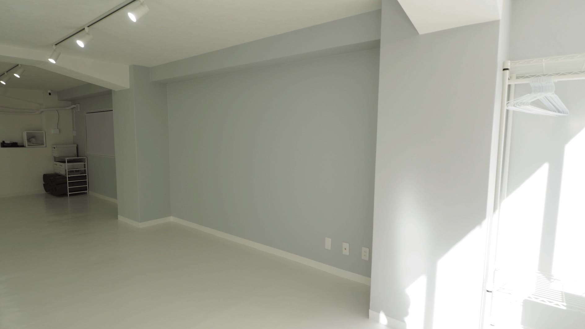 レッスンに最適✨バレエバー・更衣スペース完備！広々50㎡✨2500円/時間の写真7