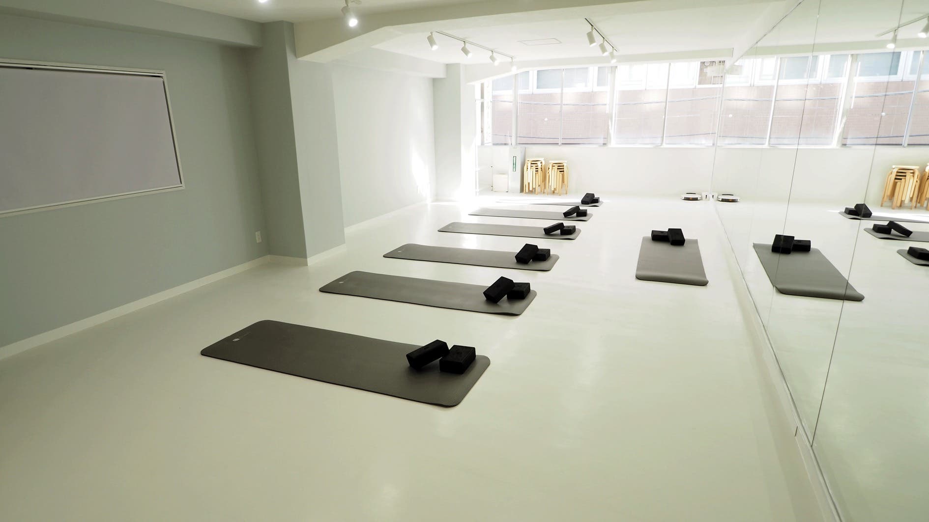 レッスンに最適✨バレエバー・更衣スペース完備！広々50㎡✨2500円/時間の写真8