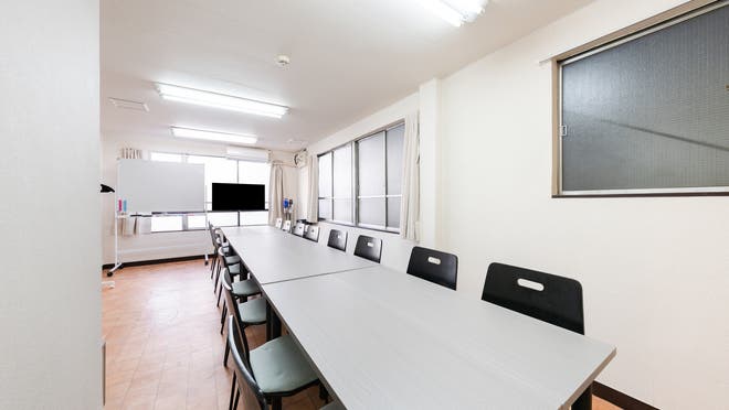 【池袋駅西口30秒】光回線高速WiFi、モニター・ホワイトボード完備☆1日1回スタッフ完全清掃の会議室の写真3