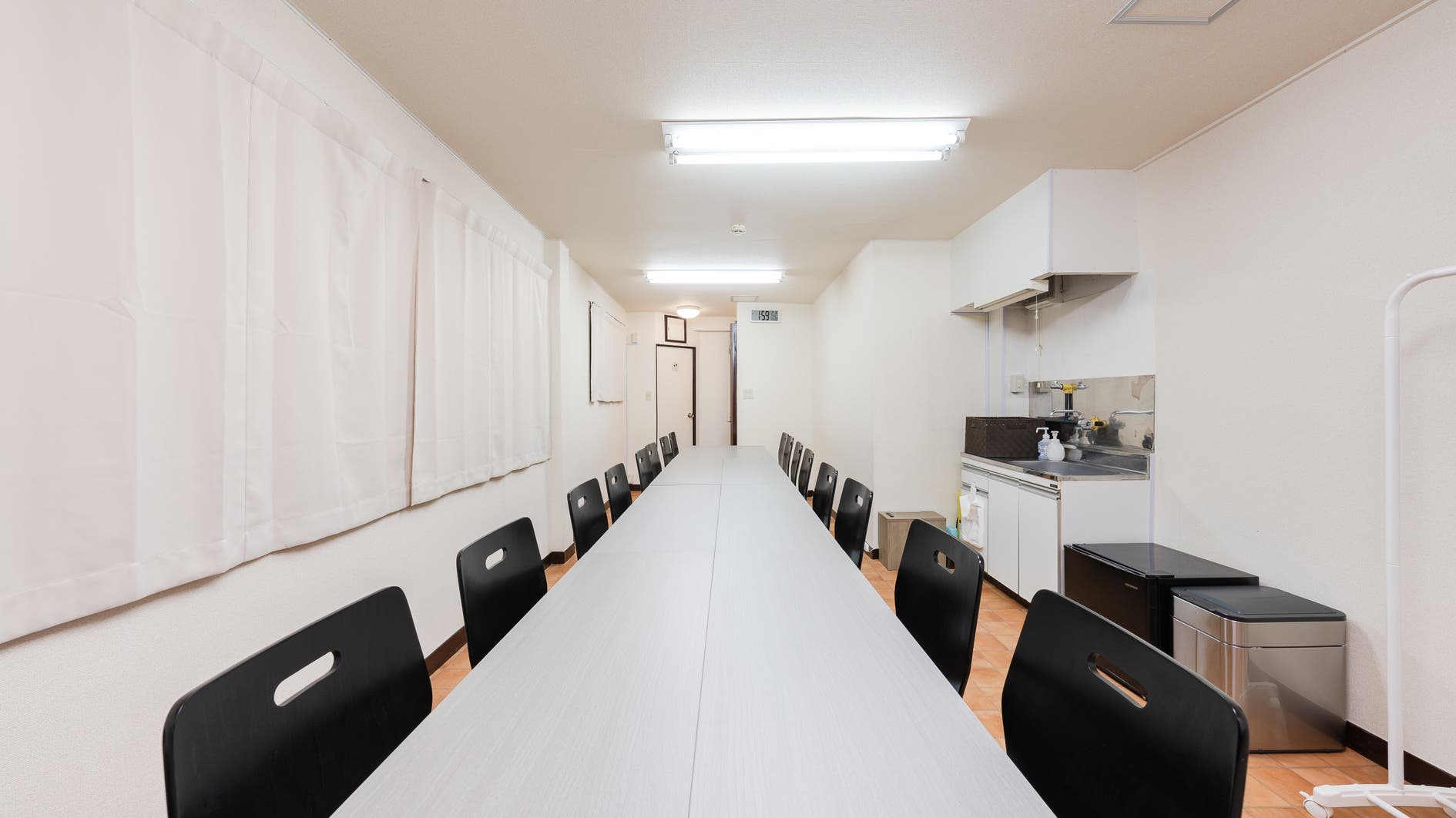 【池袋駅西口30秒】光回線高速WiFi、モニター・ホワイトボード完備☆1日1回スタッフ完全清掃の会議室の写真23