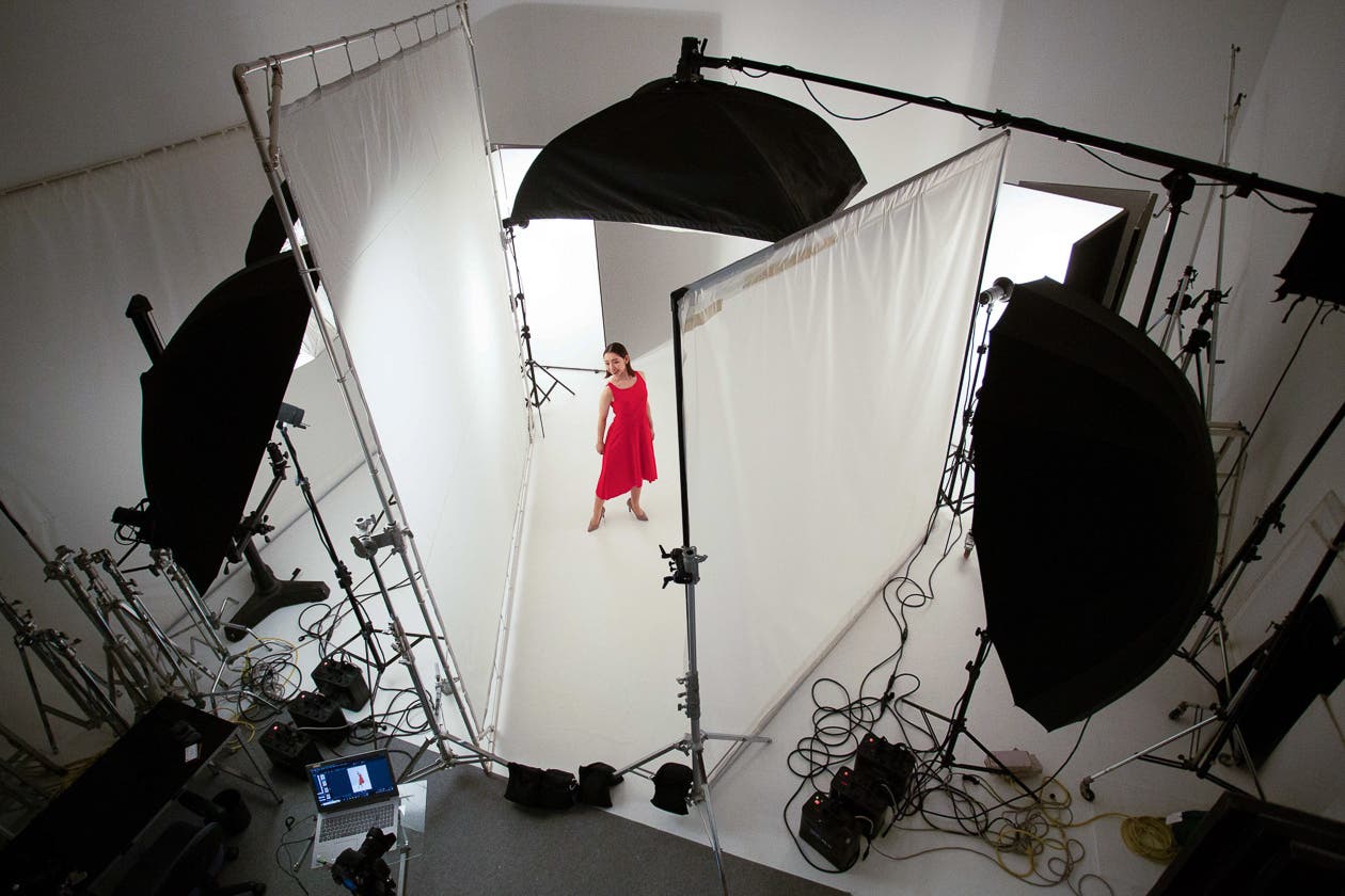 仙台駅から車で8分、薬師堂駅から徒歩14分。スタジオ内にベランダあり内部を撮影できます。撮影機材が使い放題の写真スタジオです。の写真2