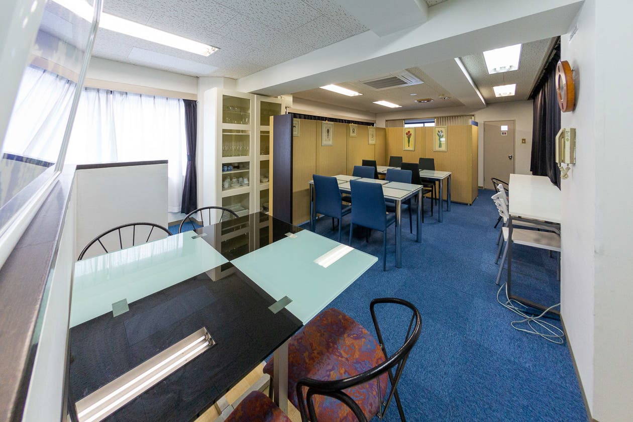 仙台駅から車で8分、薬師堂駅から徒歩14分。スタジオ内にベランダあり内部を撮影できます。撮影機材が使い放題の写真スタジオです。の写真10