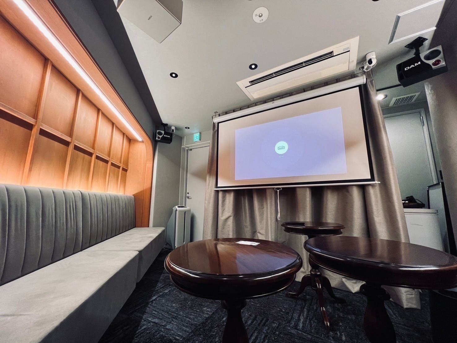 🌈コスパ最強🎤カラオケし放題🎉80㌅超大型スクリーンで動画もゲームも👍/駅3分/交流会・各イベント利用にも最適の写真1