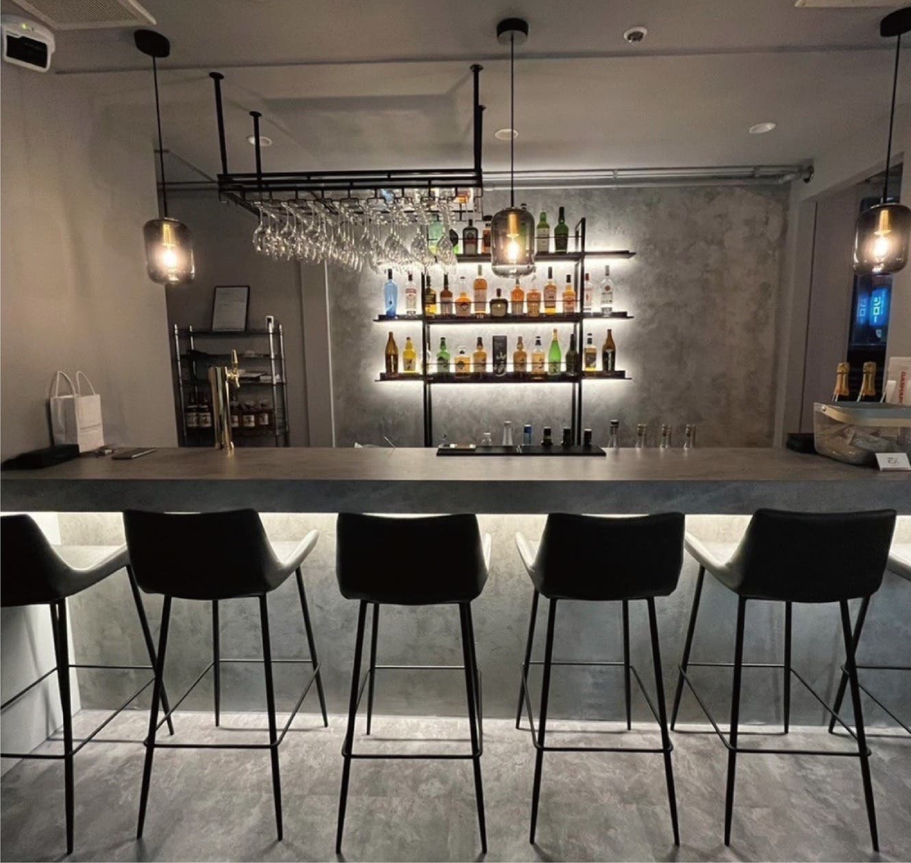 【クリスマス・忘年新年会も!!】新橋徒歩30秒 平日日中¥3,500〜 ゴミ処分無料 最新業務用食洗機1月迄無料/プロ仕様の厨房の写真1