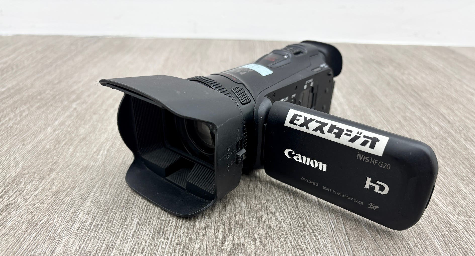 Canon iVIS HF G20 ビデオカメラ & スタンドの画像1