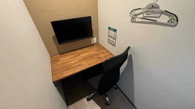 【蒲田駅徒歩1分】1時間660円!モニター付き1名用完全個室(ブース12)の写真2