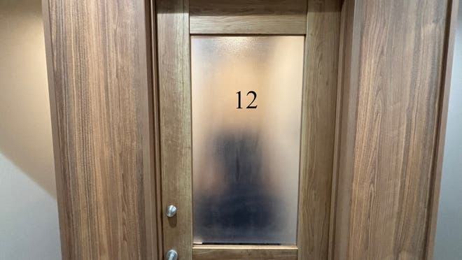 【蒲田駅徒歩1分】1時間660円!モニター付き1名用完全個室(ブース12)の写真3