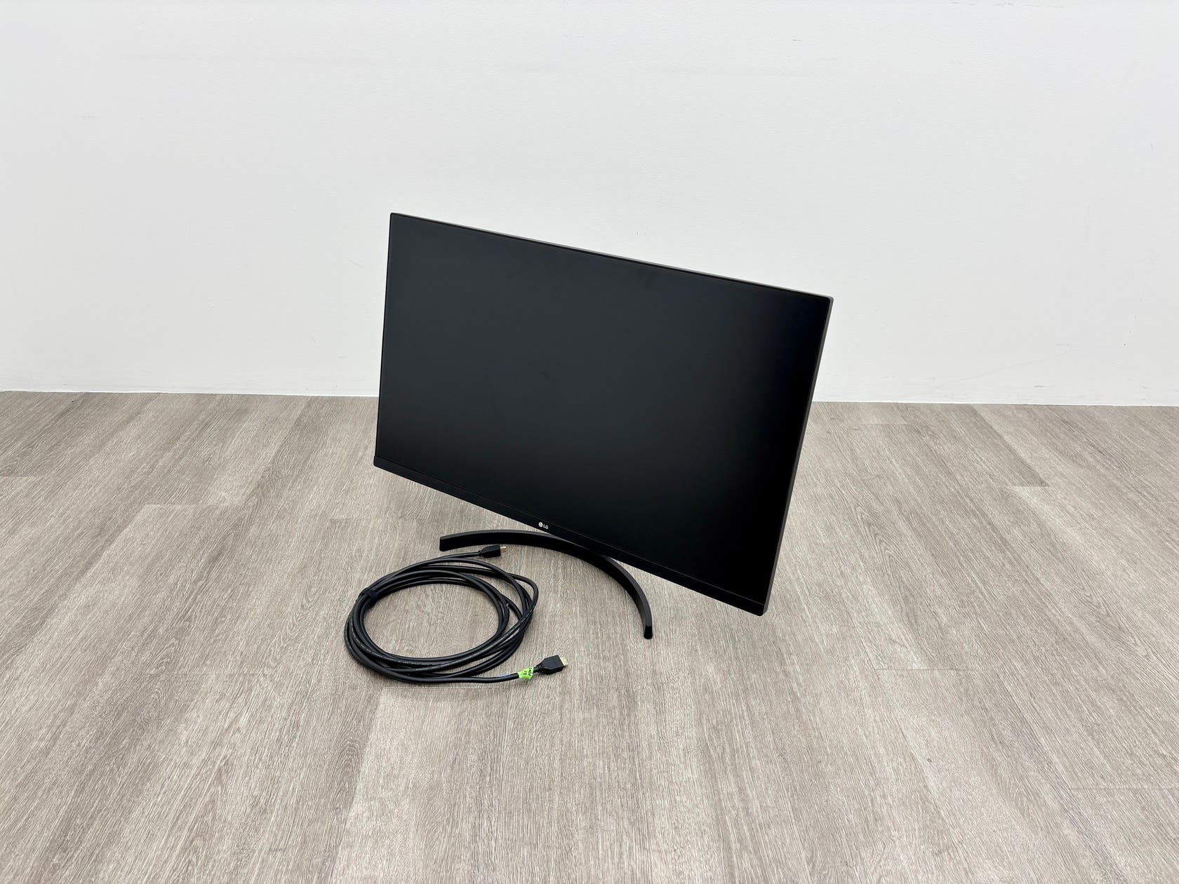 31.5インチモニターディスプレイ + HDMIケーブル(5m)の画像1