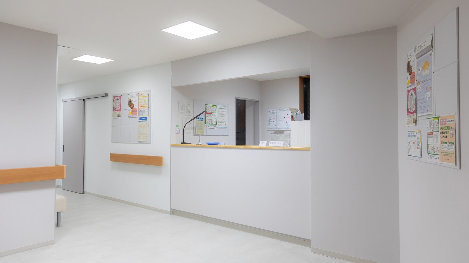 都内に近い！照明スペース付き！病院と多機能受付所、両用できる空間（病室二つあり）の写真1