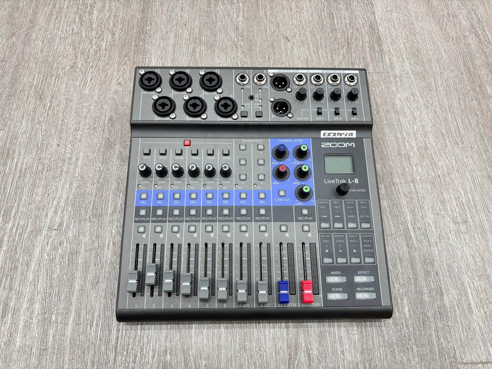 ZOOM Live-Trak L-8 (ミキサー) & ヘッドホンの画像1