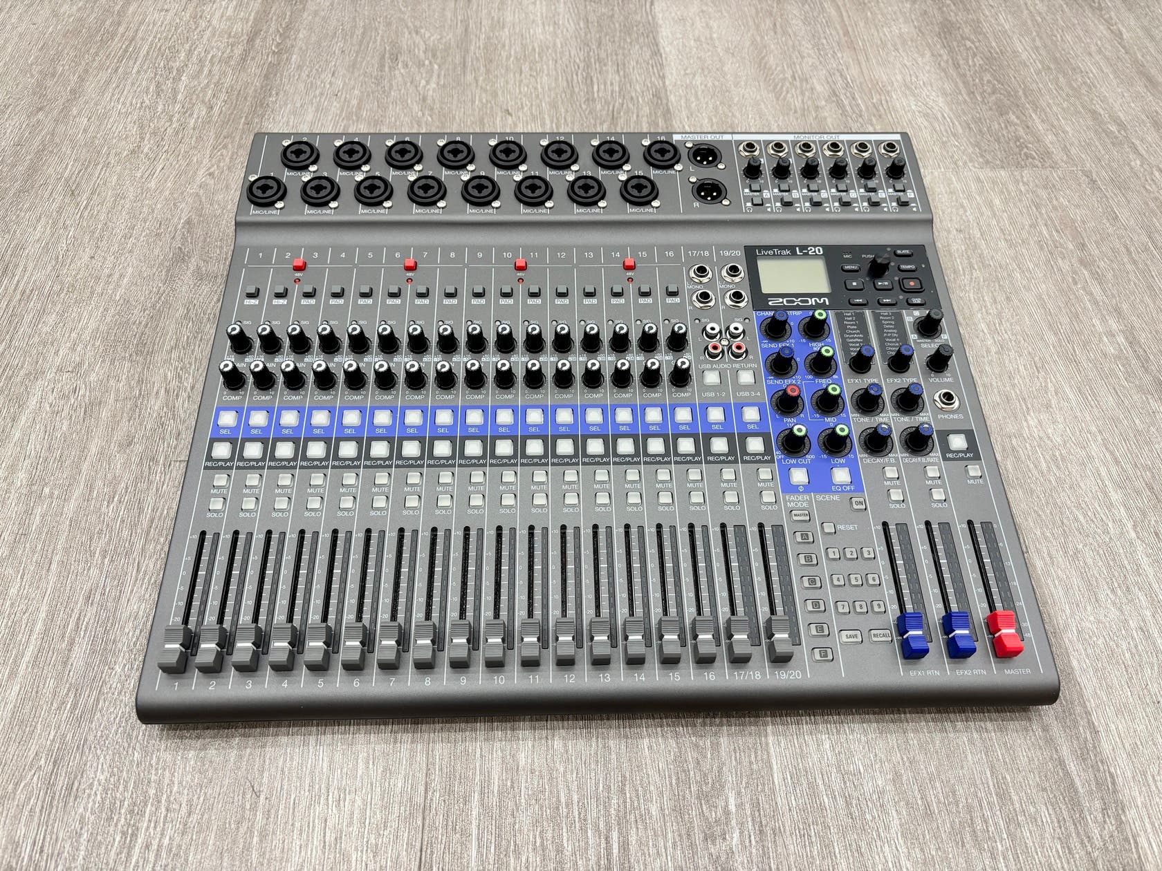 ZOOM Live-Trak L-20 (ミキサー) & ヘッドホンの画像1
