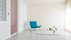 《 HOUSE124 / 2階スタジオ+1階ダイニング 》 自然光とタイル床、ヴィンテージ窓、椅子。撮影、動画、一軒家スタジオの写真2