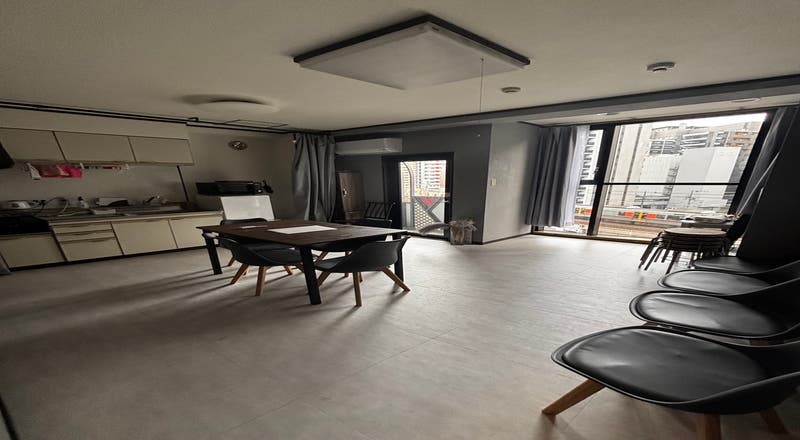 【中崎町徒歩1分】ROOM６F DINING　会議や打ち合わせ、女子会やママ会等、多目的に利用可能！