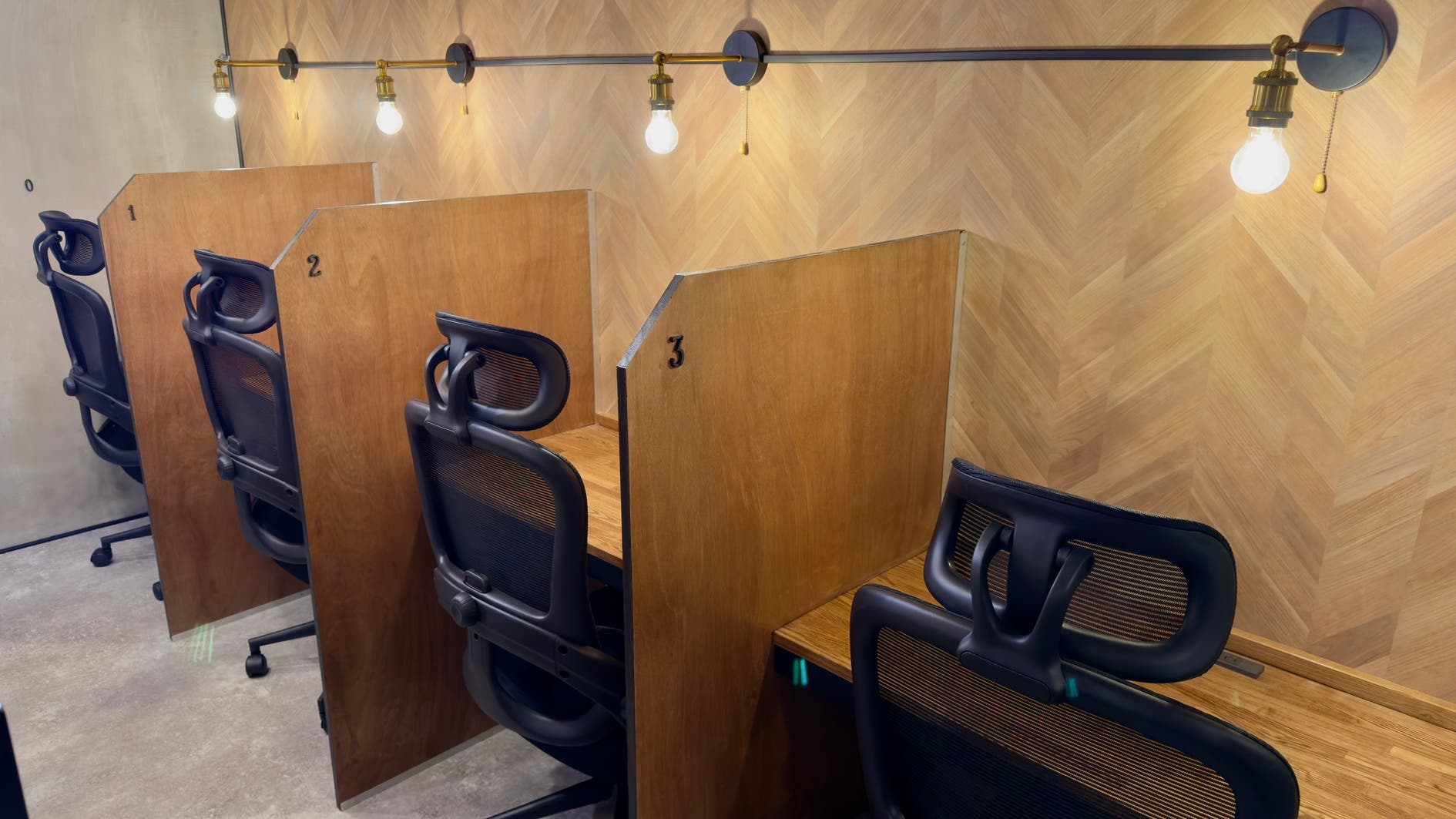 【個室ブース2】コーヒー無料☕️/高速Wi-Fi/専用コンセント/駅近5分 隠れ家カフェラウンジの写真5