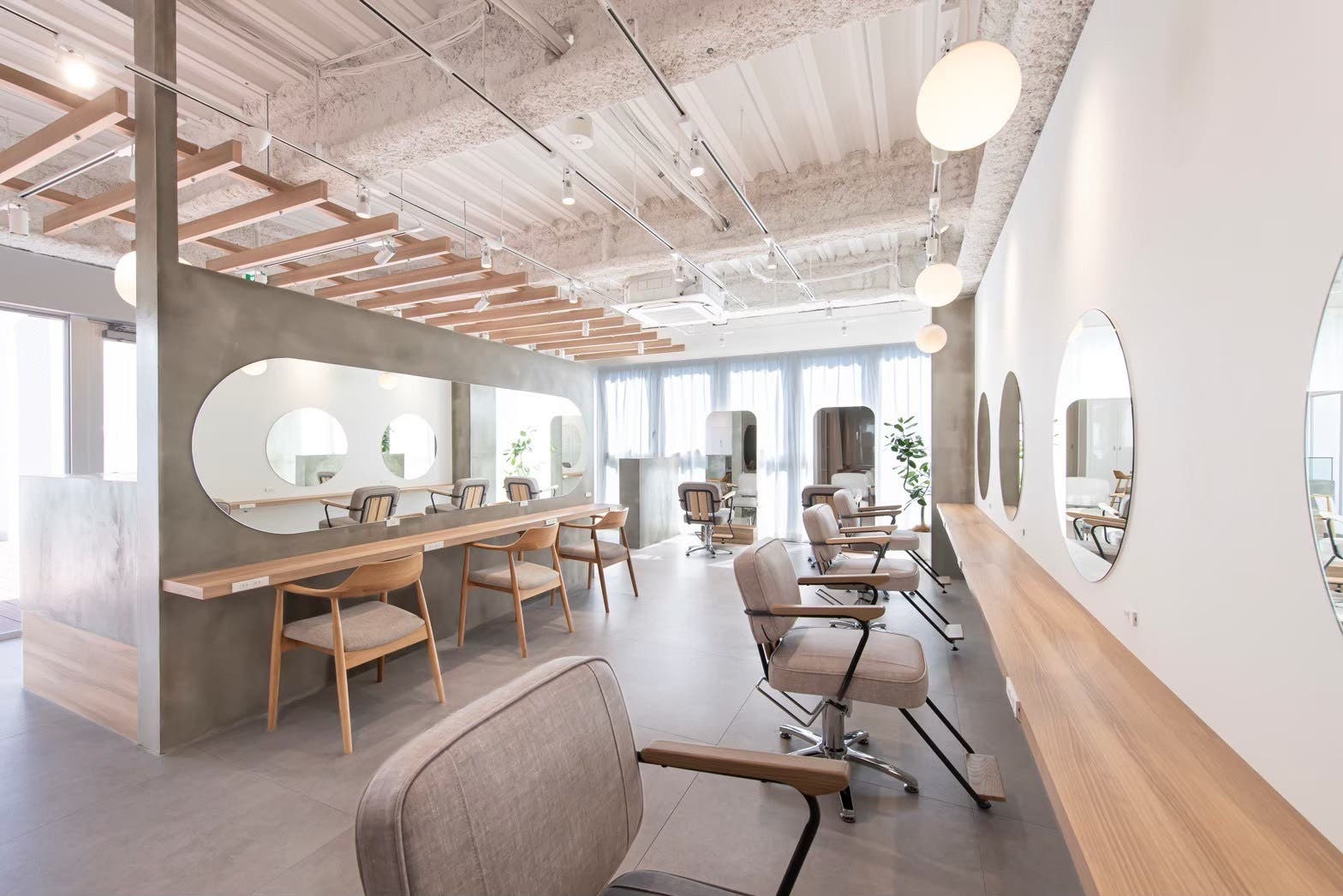 【表参道駅から徒歩5分】表参道ヒルズ裏にあるヘアサロン丸ごと貸しの写真1