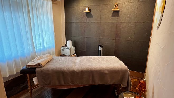 横浜「大倉山駅」駅近! 女性のみ利用可 手前部屋 レンタルサロン✨の写真1