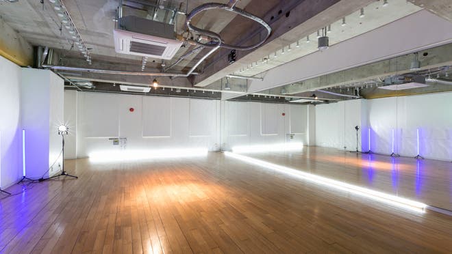 仙台駅徒歩10分|貸切Aスタジオ(最大36名)LED照明×Bluetooth音響完備 — 今すぐ予約可能の写真3