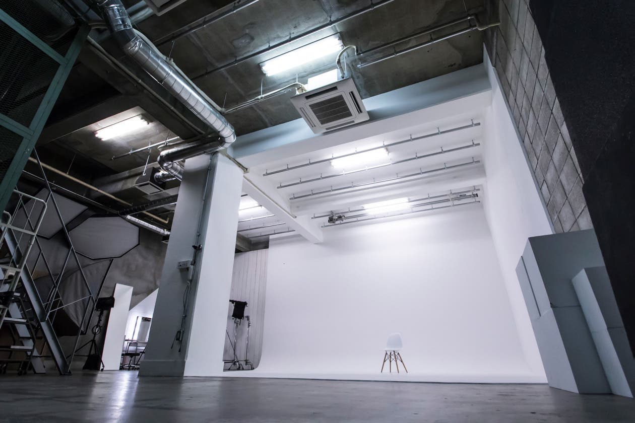 大型の白ホリ＋廃墟風スペースのレンタル撮影スタジオ/高田馬場駅徒歩5分の写真8