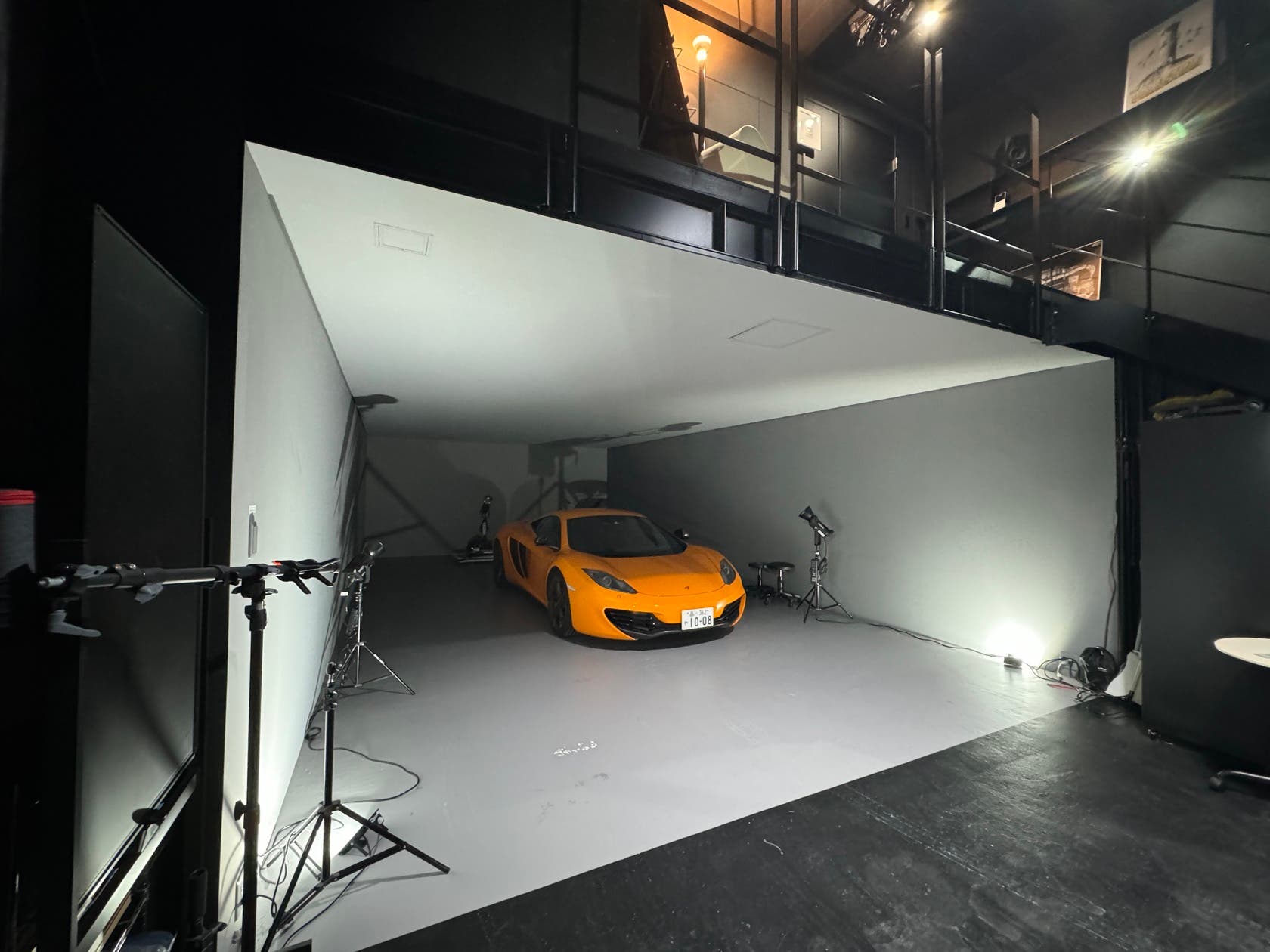 自動車、モーターサイクルの撮影に。積載車もアクセス良好です。の写真8