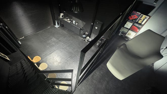 自動車、モーターサイクルの撮影に。積載車もアクセス良好です。の写真4