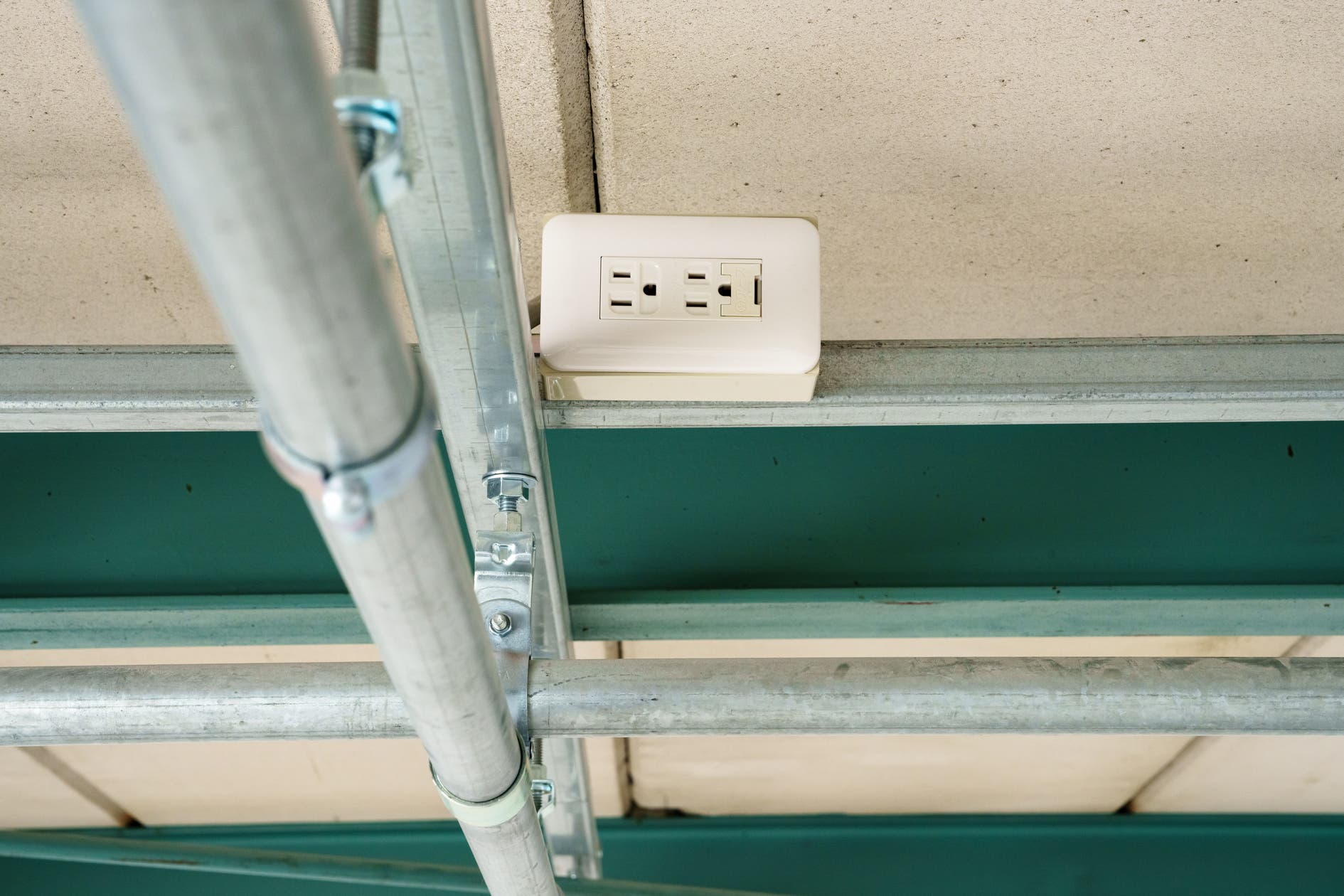 天吊り可能なトップライト付き白ホリゾントスタジオの写真6