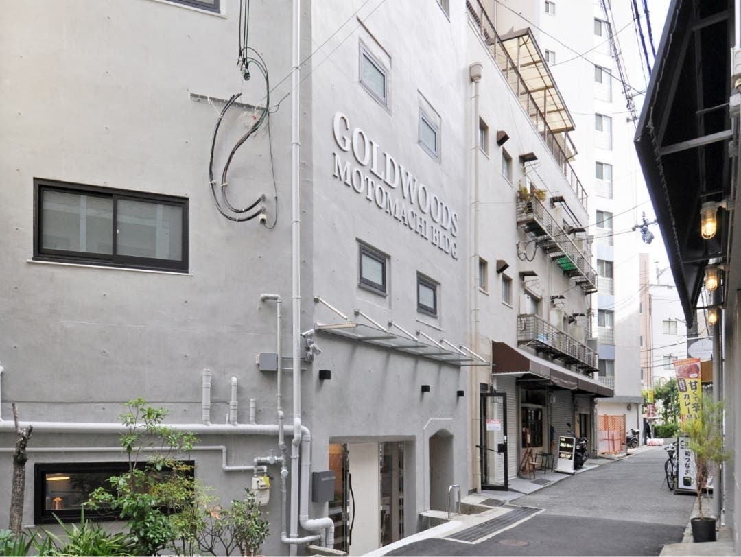 【JR元町駅徒歩1分🚶】 鍵付きプチ防音個室/🌟zoomやオンライン面談に🌟/喫煙スペース有/高速WIFI📶/電源🔌/325号室の写真3