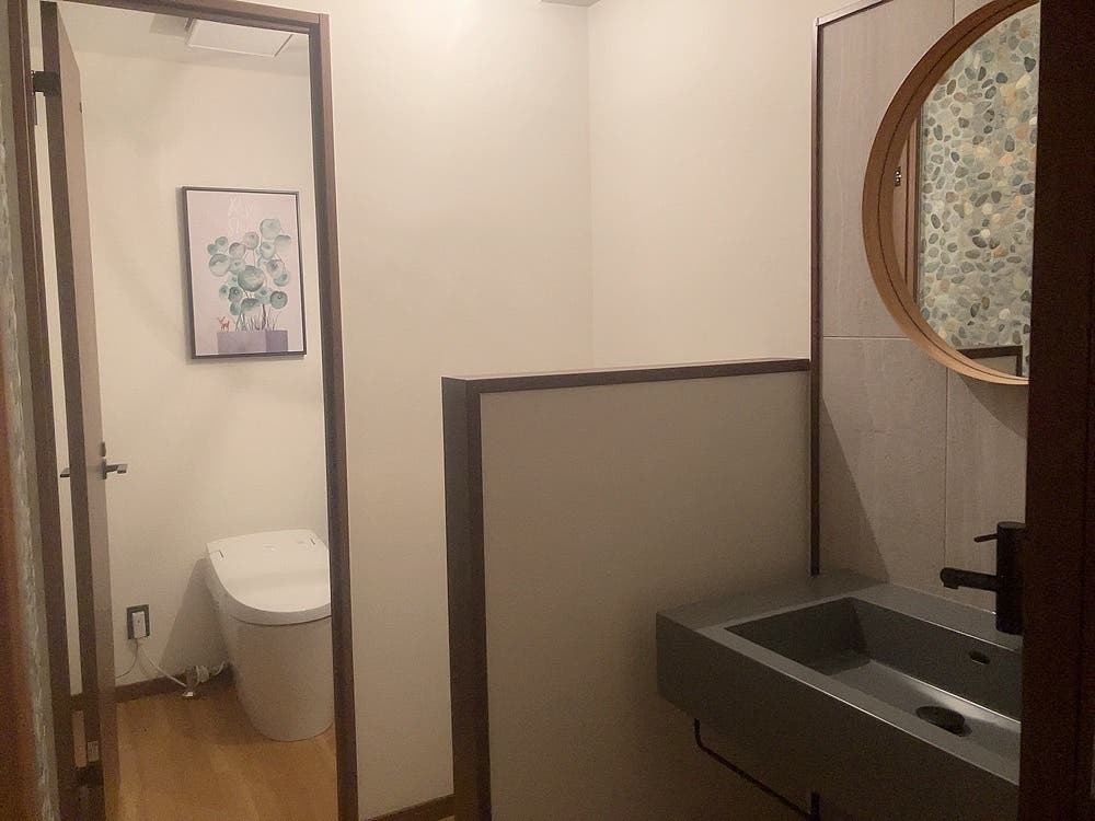 【JR元町駅徒歩1分🚶】 鍵付きプチ防音個室/🌟zoomやオンライン面談に🌟/喫煙スペース有/高速WIFI📶/電源🔌/325号室の写真12