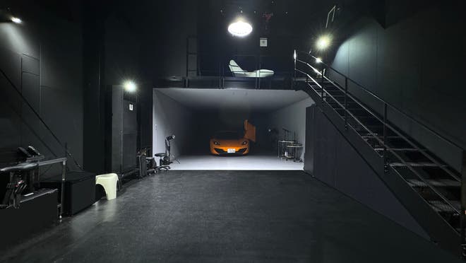 自動車、モーターサイクルの撮影に。積載車もアクセス良好です。の写真2