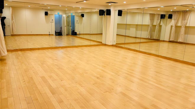 黄金町駅徒歩3分、地下スタジオ、約50㎡、ダンス、ジャンプ、合唱可能の写真1