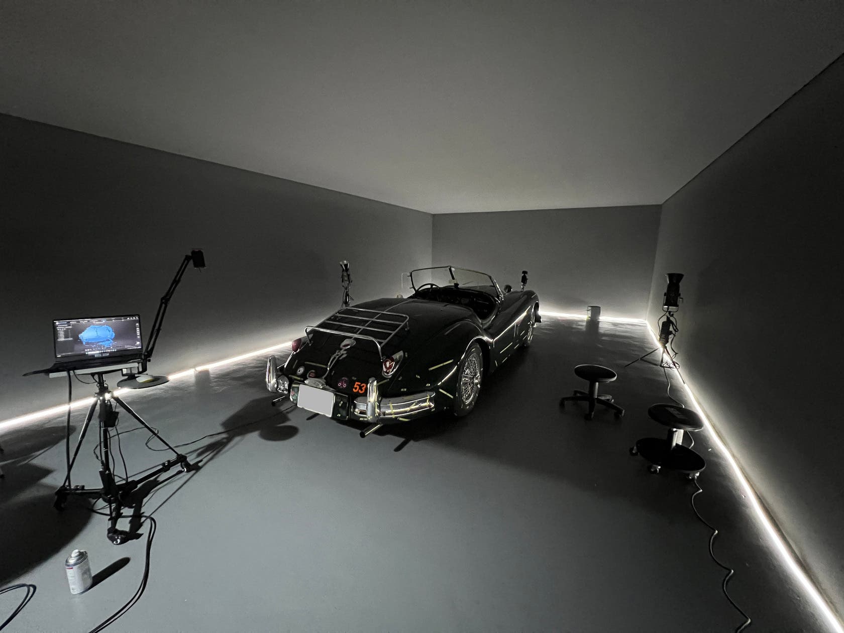 自動車、モーターサイクルの撮影に。積載車もアクセス良好です。の写真12