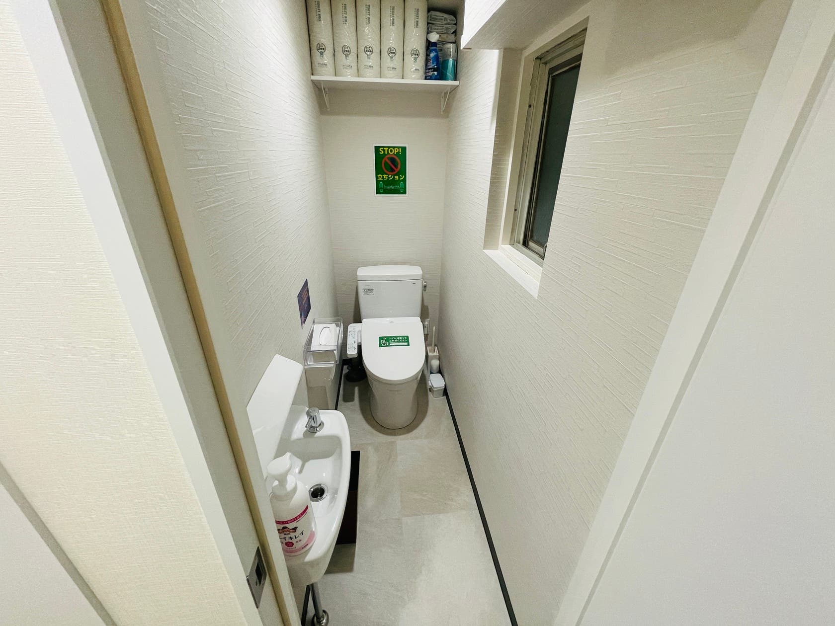 【¥660/1時間！中野駅から徒歩1分】モニター・フリードリンク付き1名個室（ブース19）※予約時間前は入室不可の写真8