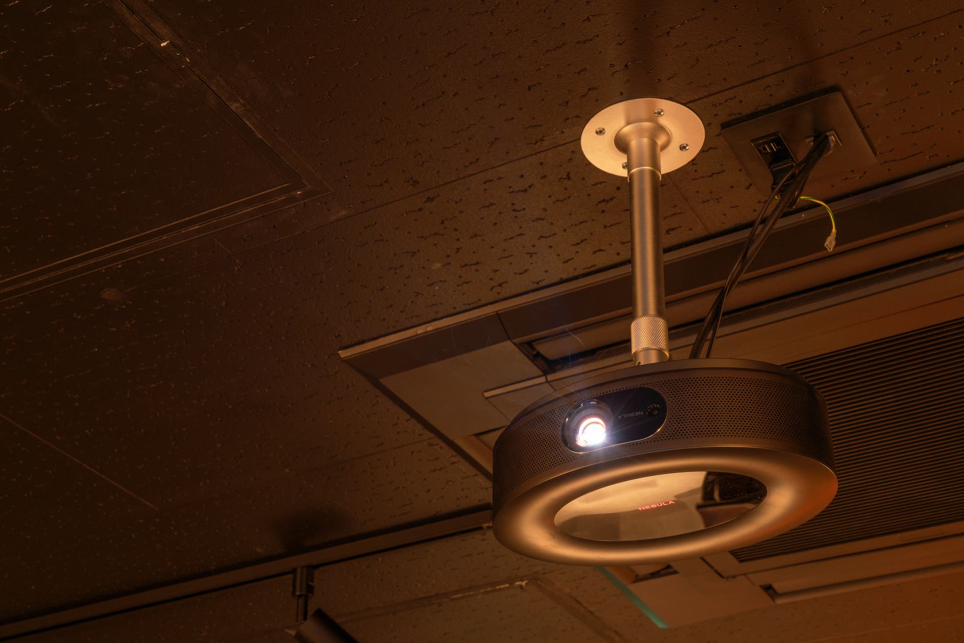 📹プロジェクター（Anker NEBULA Cosmos）の画像1