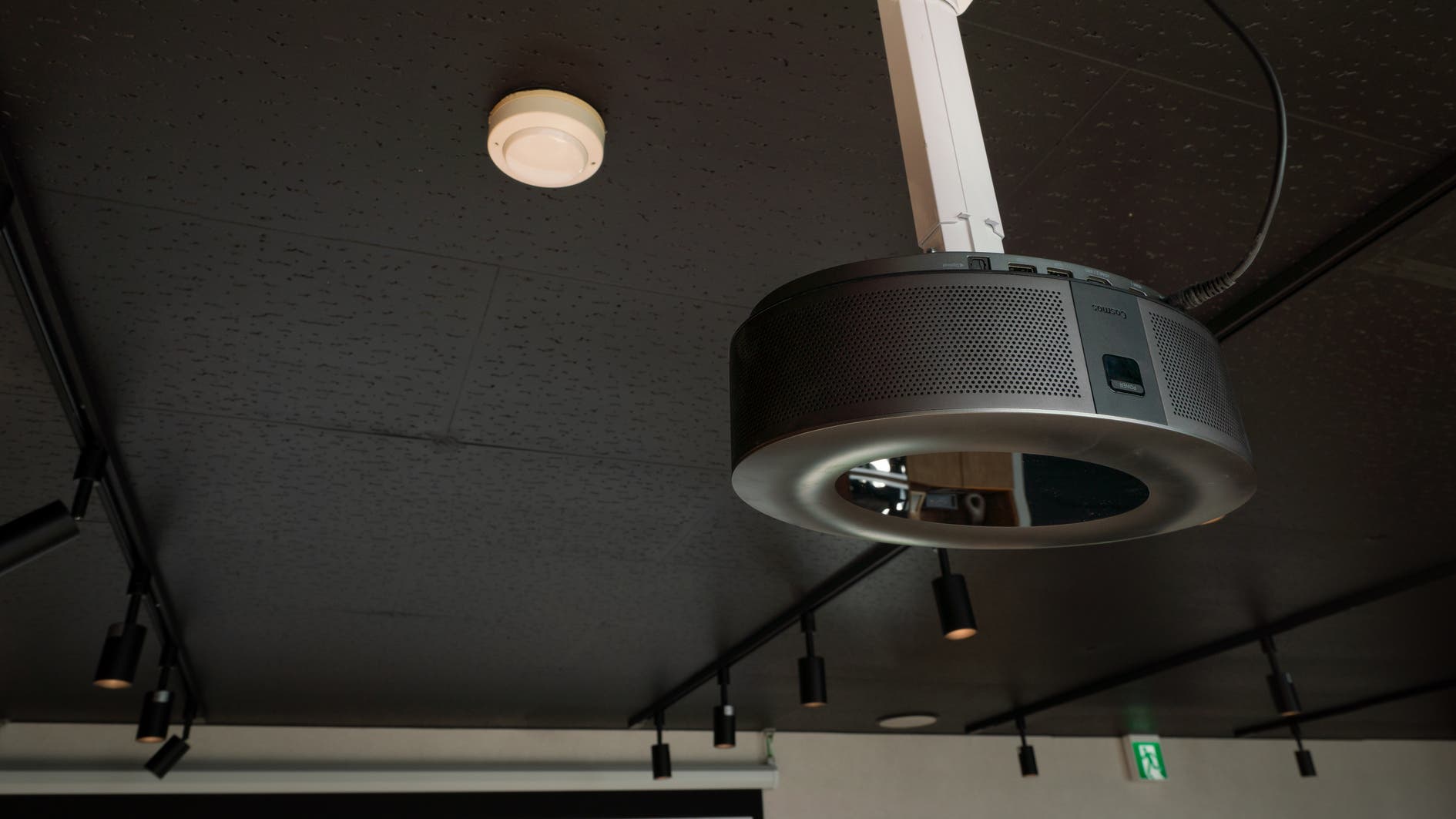 📹プロジェクター（Anker NEBULA Cosmos）の画像1