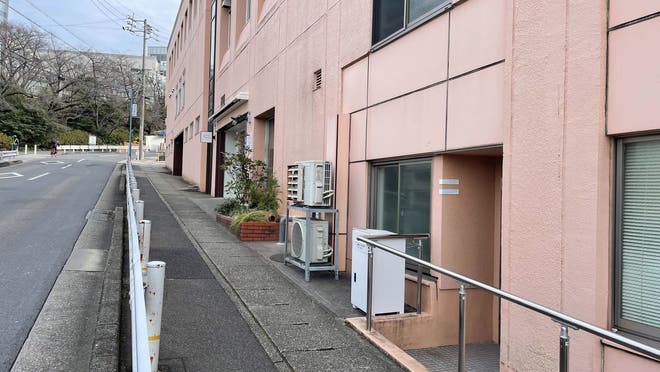 【星ヶ丘のコワーキングスペース】モニター・ホワイトボード付き!!6名会議室の写真3